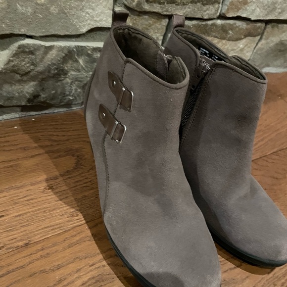 Clarks | Shoes | Clarks Womens Meera Yew Boots In Gray Suede | Poshmark